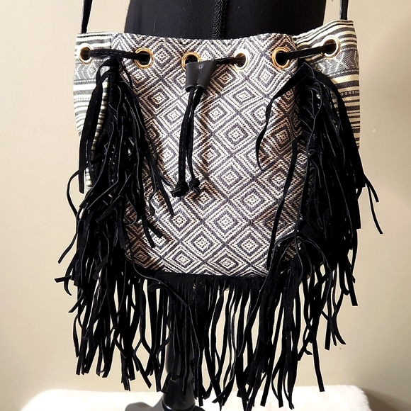 Magid | Bags | Magid White And Black Canvas Tapestry Hobo Crossbody ...